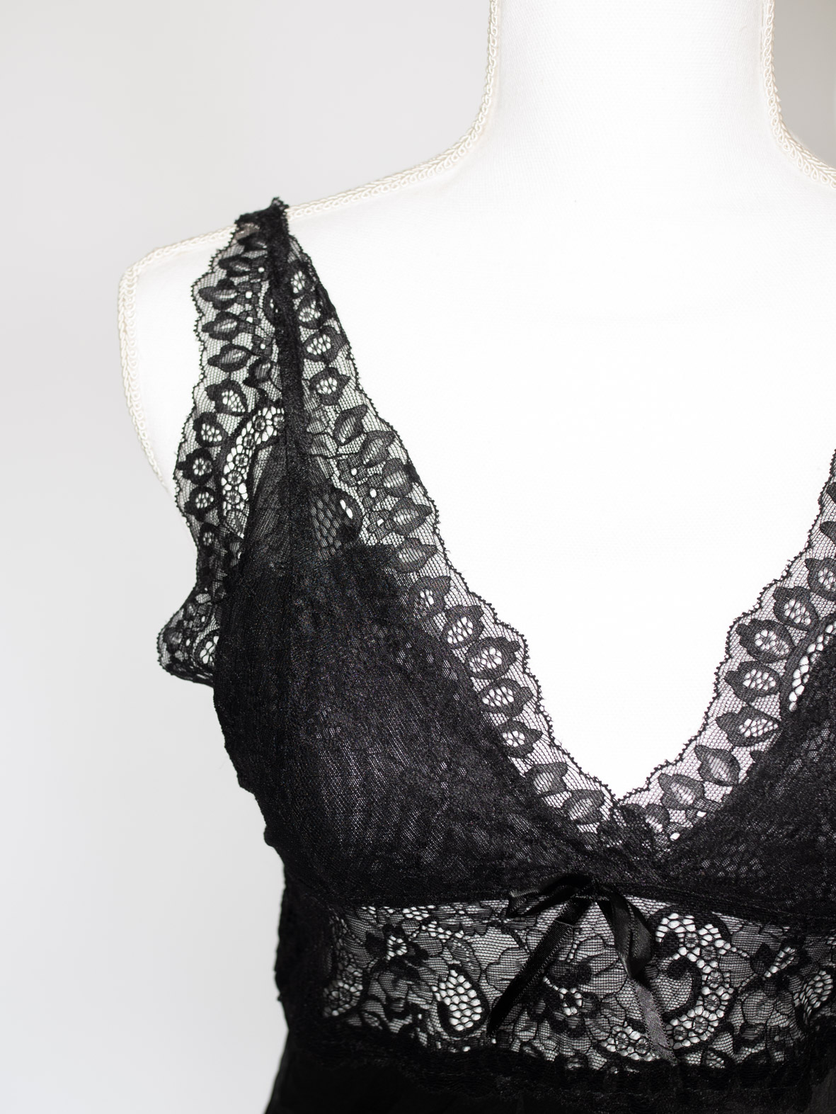 Sheer Obsidian Lace Cami – Dark Vintage Mood – S – The Vintage Hunter